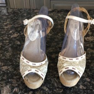 kenzie | Shoes | Kenzie Wedge Sandals Size 95 | Poshmark